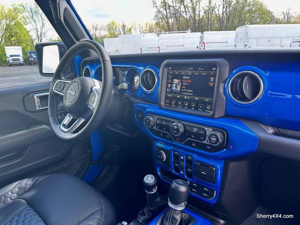 Lifted 2022 Jeep Gladiator - Rocky Ridge Trucks K2 | 30692T - Sherry 4x4